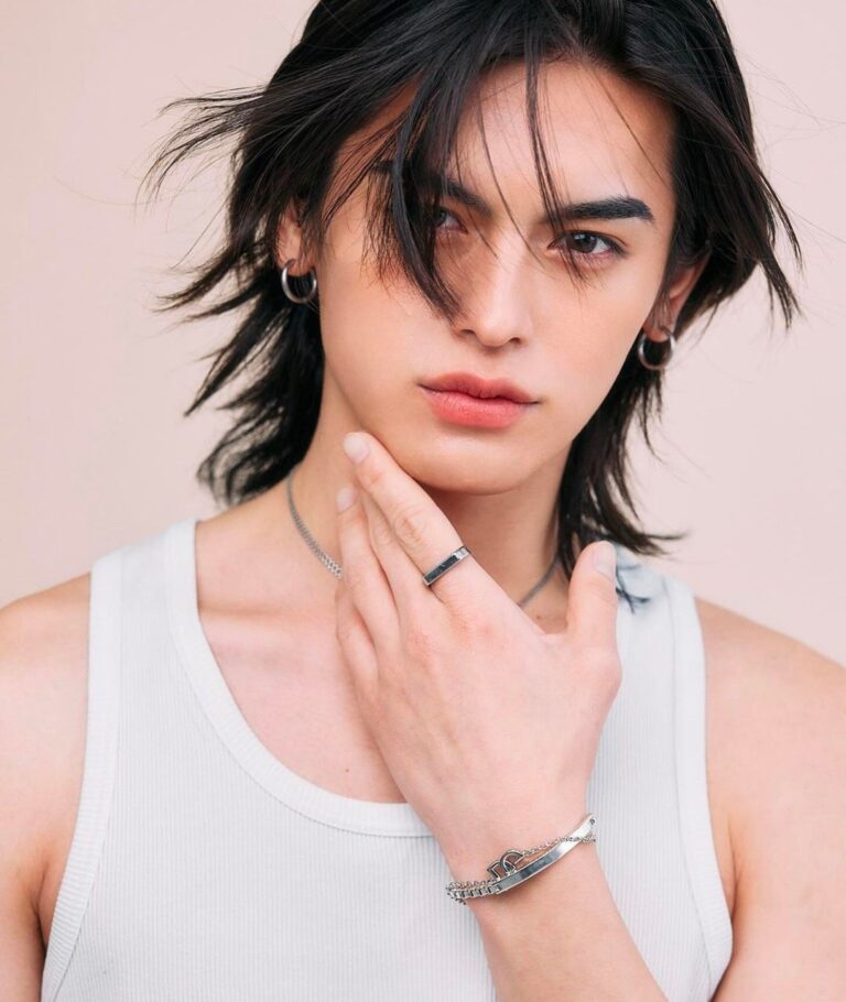 Cha Eunwoo Havasına Sahip Japon Model