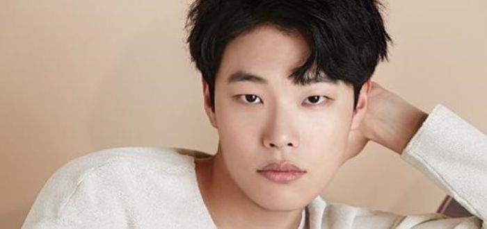 Netizenler diğer ünlülerin Ryu Junyeol'un karakteri hakkında eleştiri yaptığı durumları hatırladı