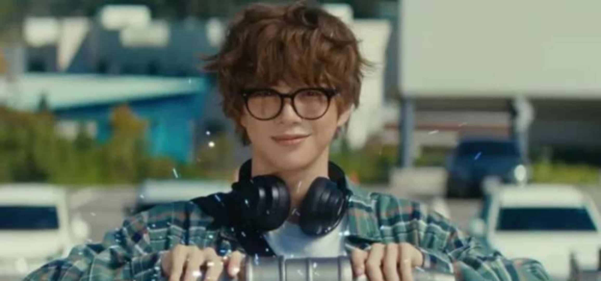 Netizenler Kang Daniel'in 'Electric Shock’ MV'sini Övüyor