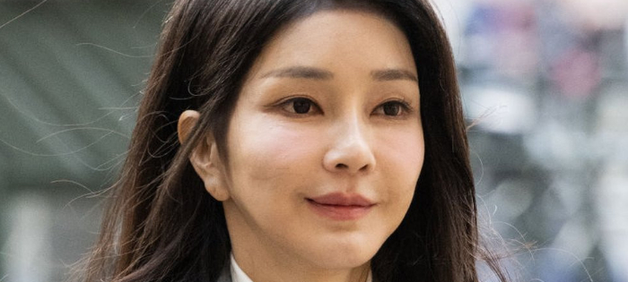 Güney Kore'nin First Lady'si Kim Geonhee'nin, Cumhurbaşkanı Yoon ...