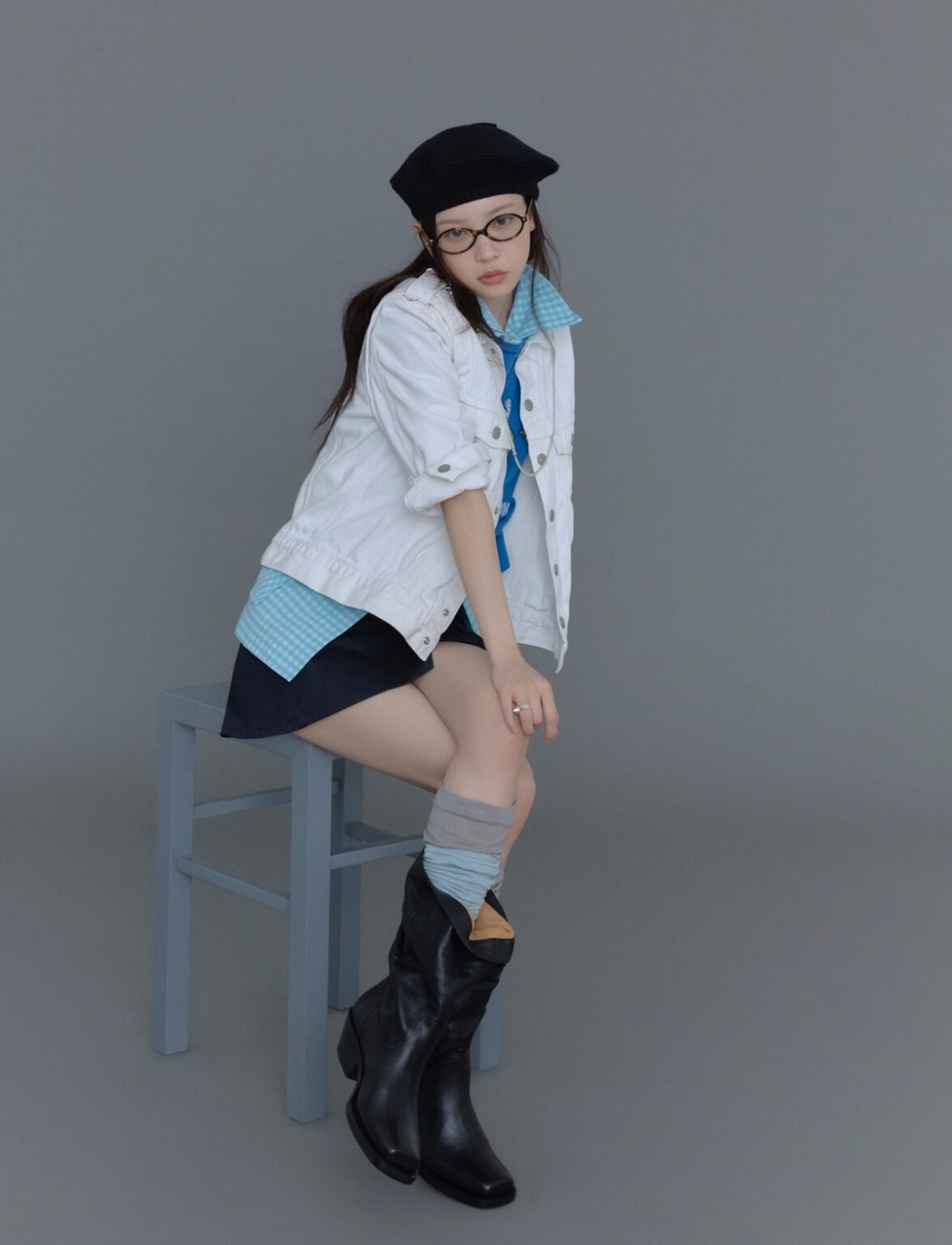 ILLIT, 'Bomb' konsept fotoğraflarında preppy tarzıyla göz kamaştırıyor