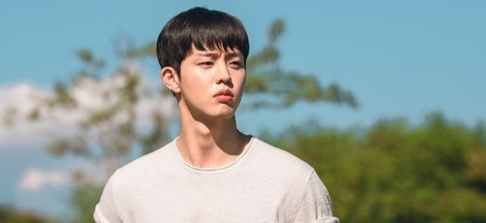 Çaylak aktör Kim Dam, birçok ünlü erkeğe benzerliğiyle dikkat çekiyor